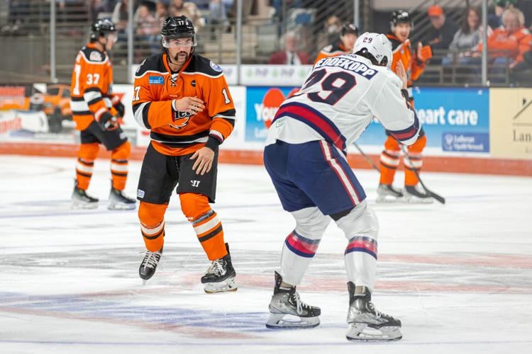 Daniel Amesbury excites in Komets debut, a 4-2 loss to Wings | Komets ...
