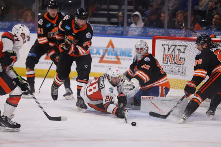 Komets defeat Mavericks 4-3 as Anthony Petruzzelli scores twice, Fort Wayne 3 for 3 in shootout ...