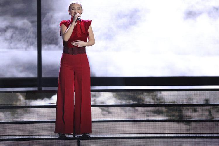 Addison Agen performs 'She Used To Be Mine' | Music | journalgazette.net