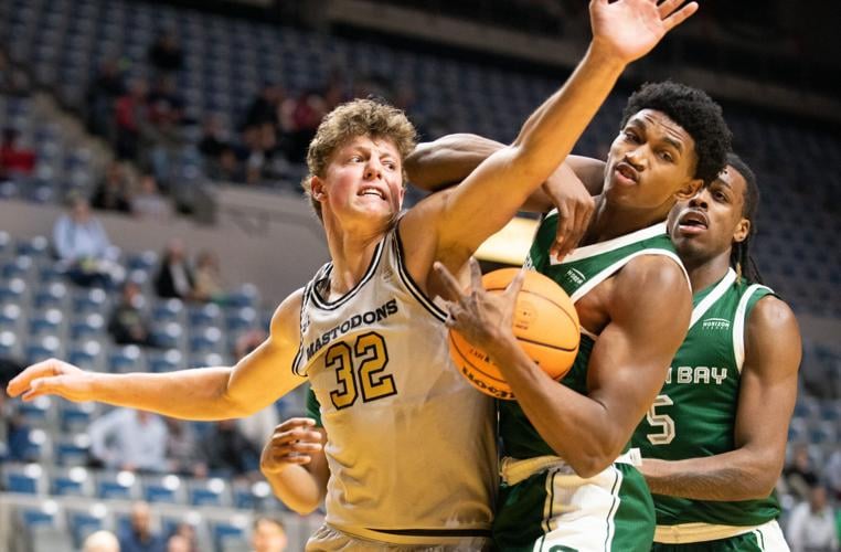 Wednesday Gallery: Purdue Fort Wayne defeats Green Bay at Memorial ...