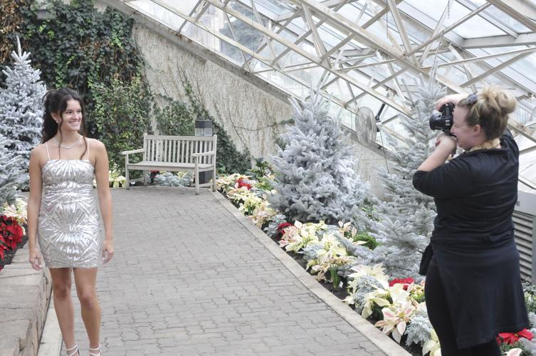 Botanical Conservatory holiday showcase brings families for fun and ...