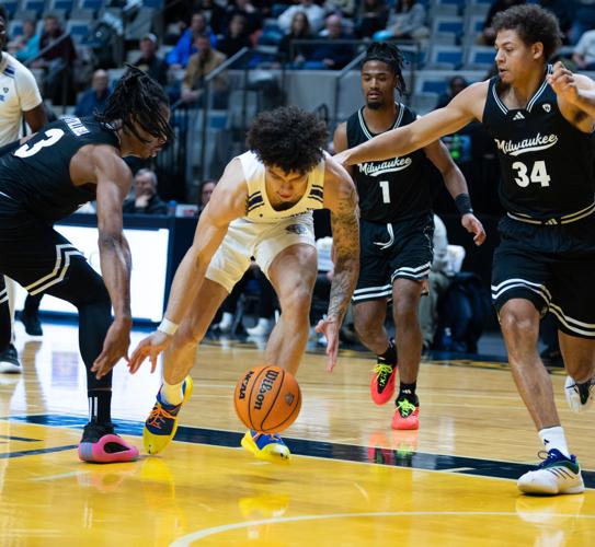 Wednesday Gallery: Purdue Fort Wayne defeats Milwaukee at Memorial ...