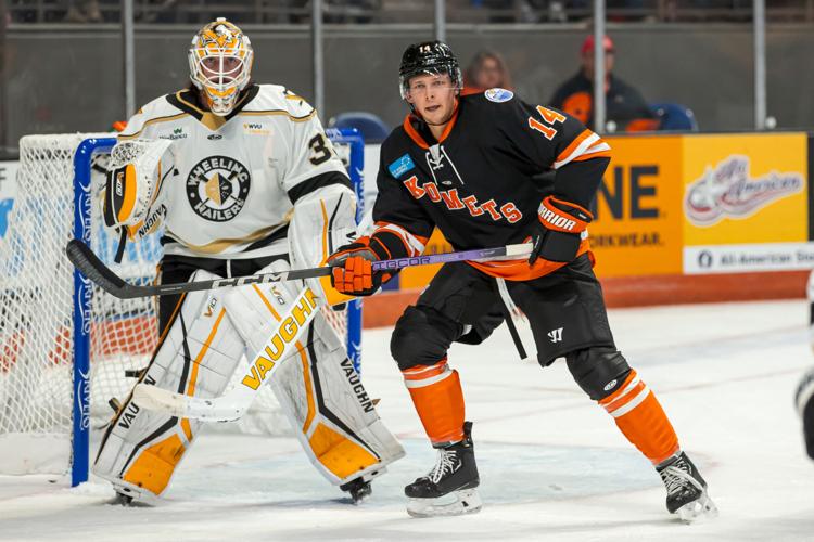 Komets' Cameron Wright embraces the pressure that he'll score a ton ...