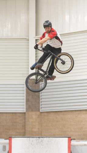 Wonder Wheels BMX Stunt Team Worldwide does backflips at Coliseum expo ...