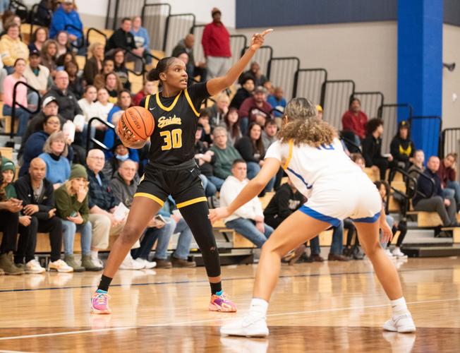 Snider girls beat Homestead with fourth-quarter comeback, take sole ...