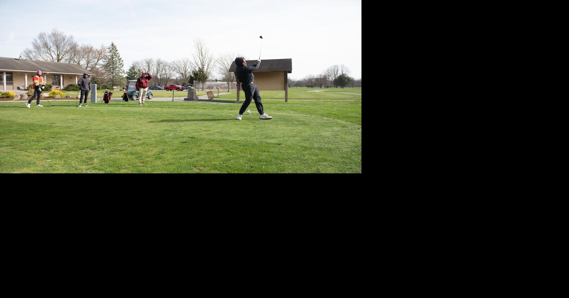 Windy golf practice | Local | journalgazette.net