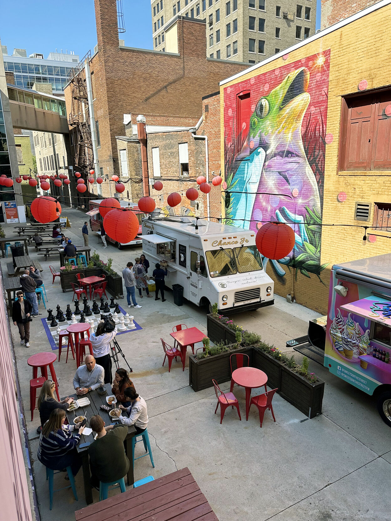 Monday Lunch Club at The Porch Off Calhoun | Local | journalgazette.net