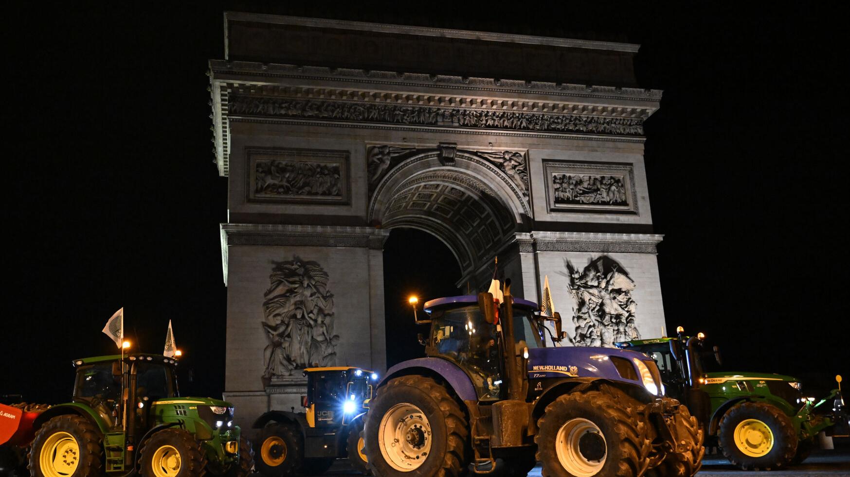 French farmers drive 350 tractors to Parliament to protest low incomes ...