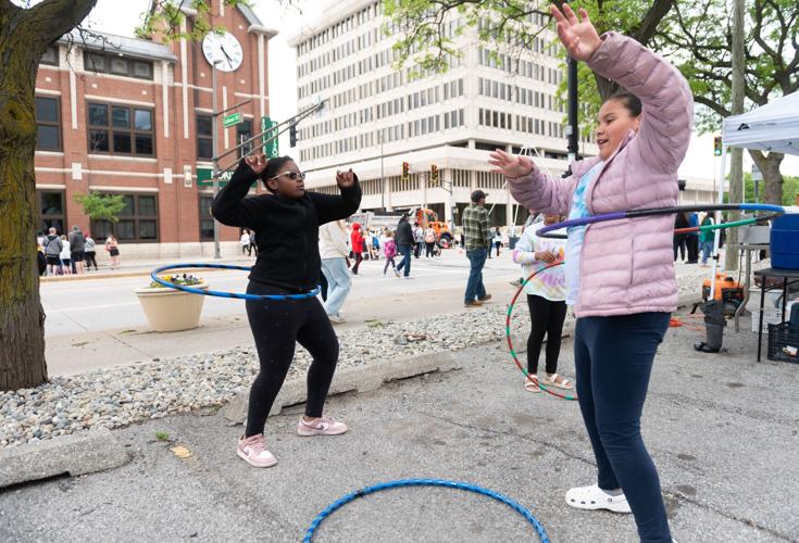 Scenes from BuskerFest in downtown Fort Wayne | Multimedia ...