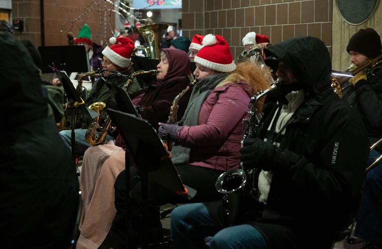 Crowds undeterred by blustery weather, gather for Fort Wayne's annual ...