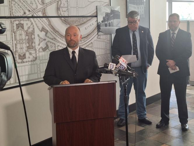 Fort Wayne, Allen County officials disagree on how to handle emergency ...