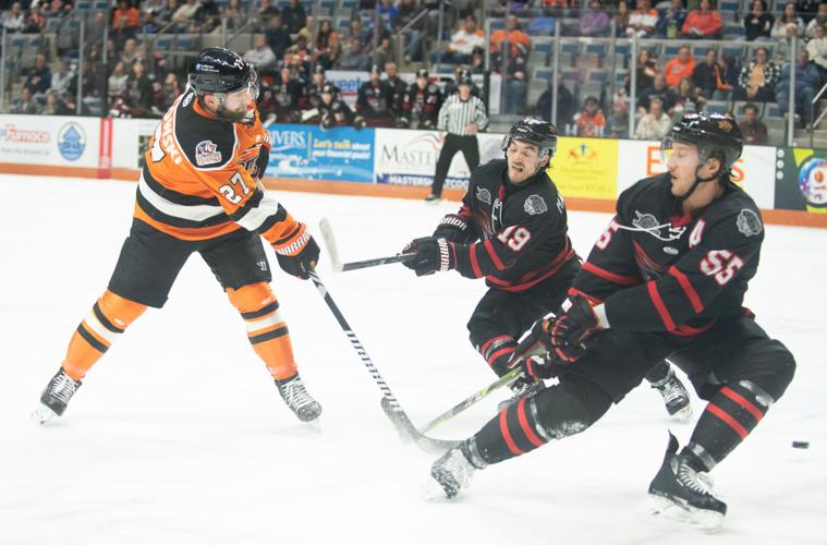 Penalties galore and woes at home: Komets fall 3-1 to Anthony Petruzzelli and the Fuel | Komets ...