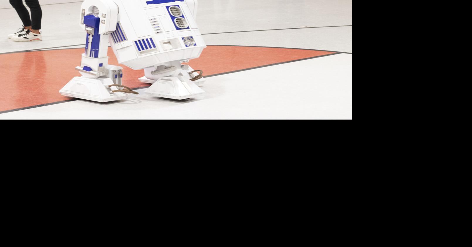 Famous droid drops by for "Star Wars" day | Local | journalgazette.net