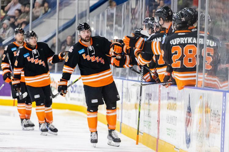 Komets find identity in 3rd period, score 4 unanswered goals to defeat Wings 4-2 | Komets ...