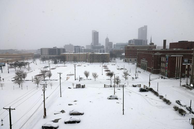 Fort Wayne sees record 8.7 inches of snow in winter storm | Local ...