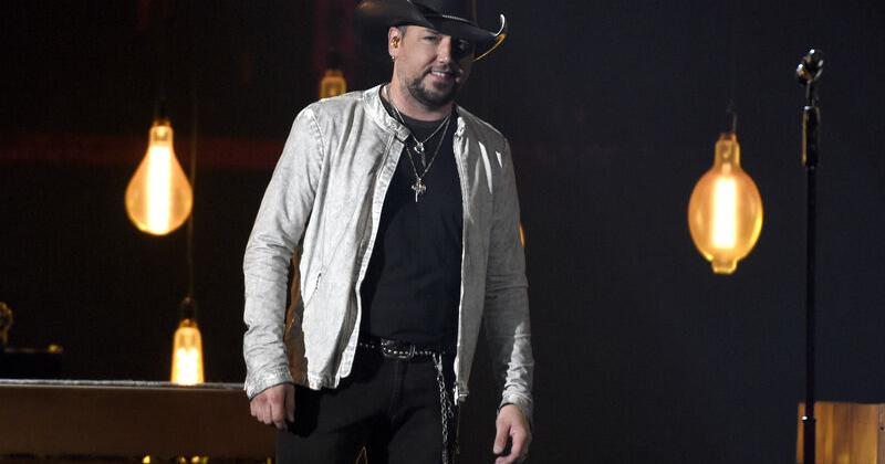 Jason Aldean Wins Entertainer Of The Year At Acm Awards Music