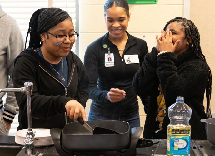 Cooking classes serve Fort Wayne seventh graders helpings of nutritious ...