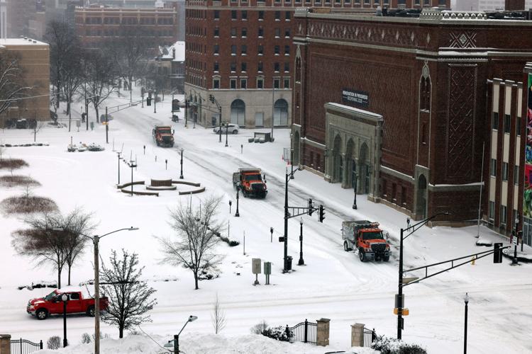 Fort Wayne sees record 8.7 inches of snow in winter storm | Local ...