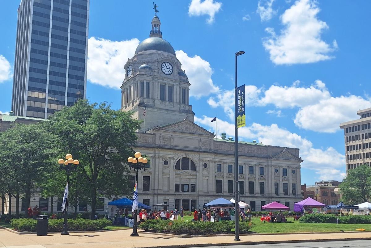 Women hold Fort Wayne strike to protest overturning of Roe v. Wade on 2 ...