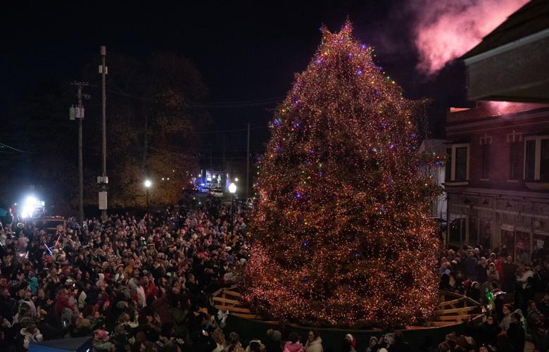 Crowd gathers for annual Christmas on Broadway | Local | journalgazette.net