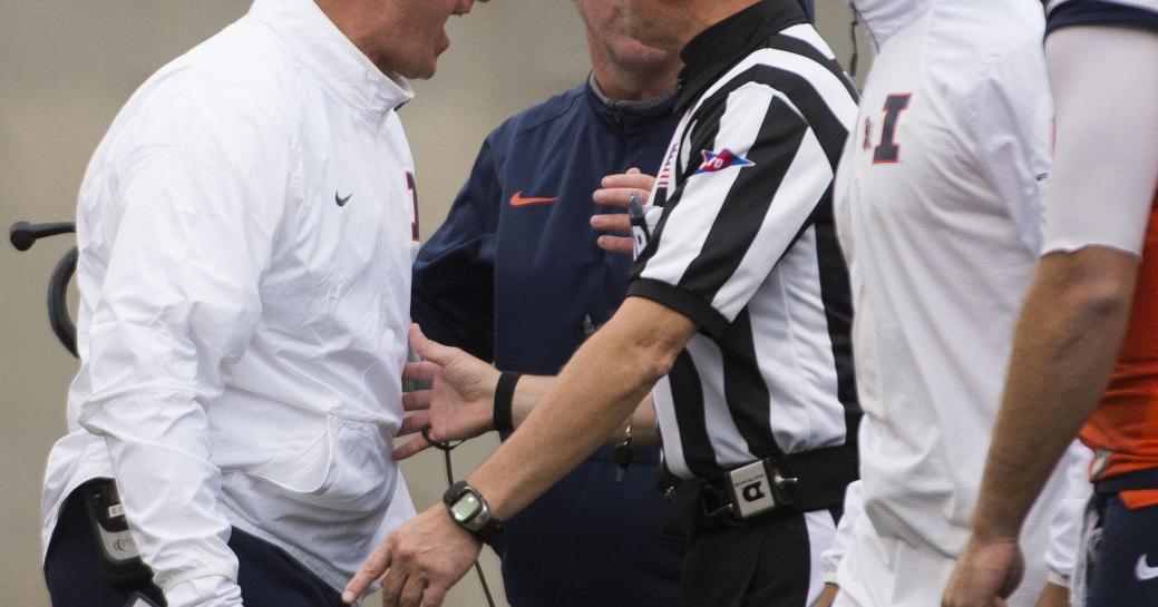 Illinois fires football coach Bill Cubit