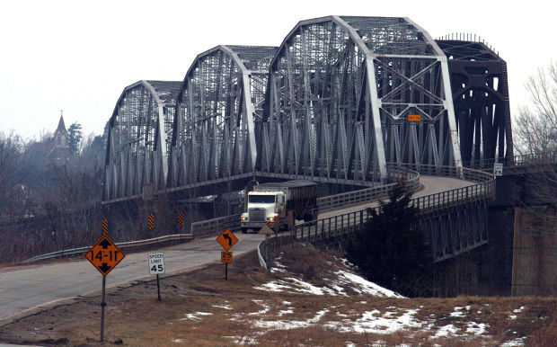 Tearing down the old Rulo Bridge is dangerous dance