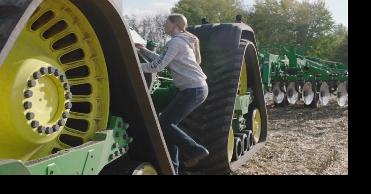 John Deere unveils new 9RX tractor manufactured in Waterloo