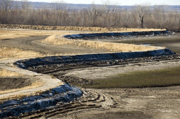 Small Iowa town turns to Internet to save levee