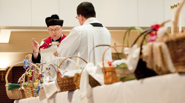 Easter basket blessing puts Polish flair on Holy Saturday