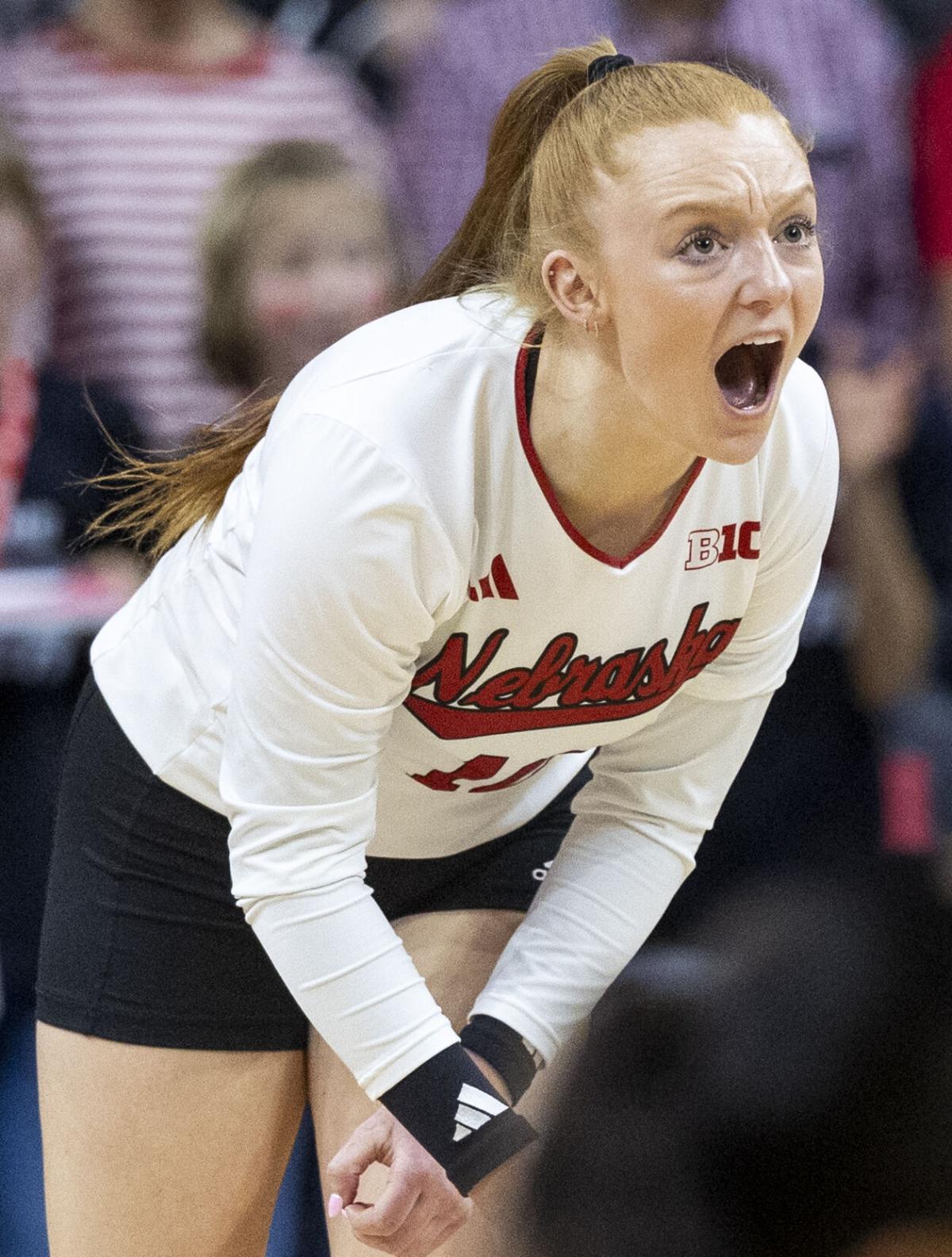Nebraska volleyball's winning streak reaches 16 with sweep of Illinois