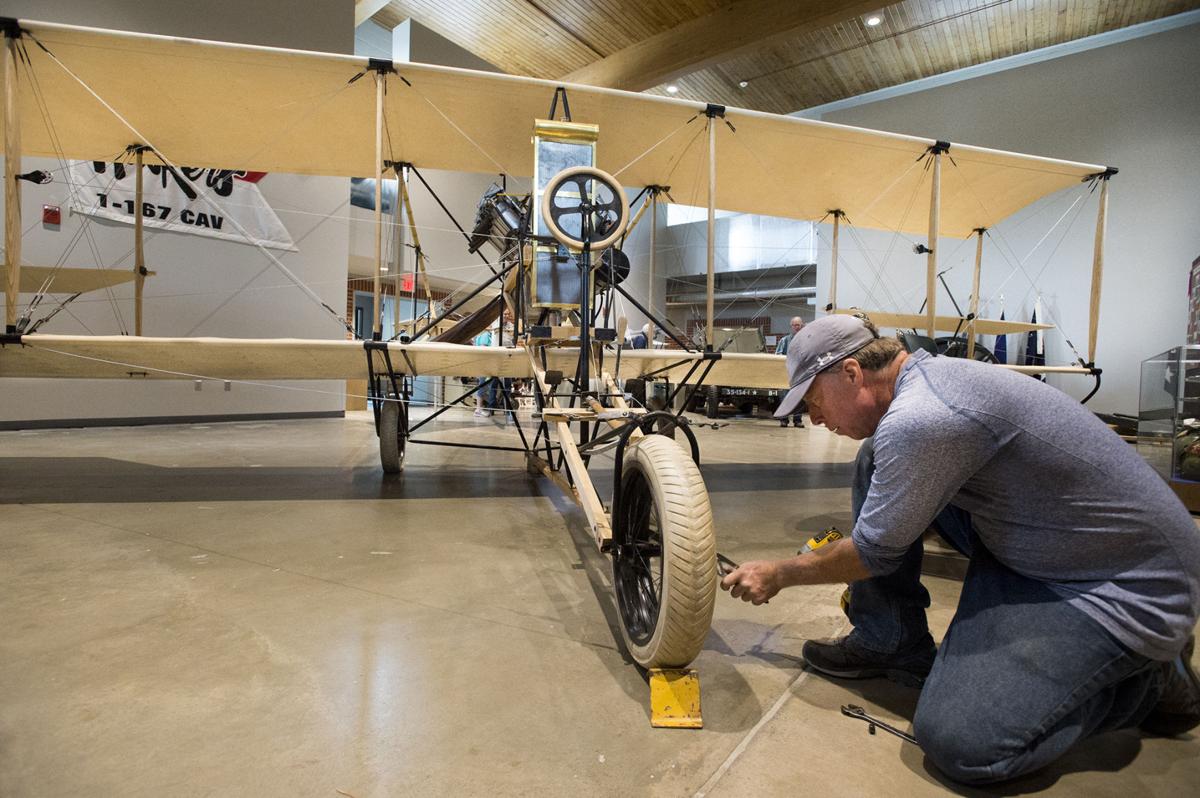 Photos: Installing a Curtiss Pusher aircraft | Photo galleries ...