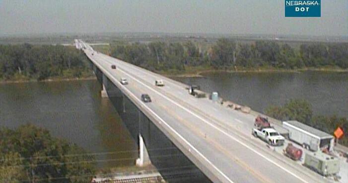 Nebraska 2 closed to truck traffic at Nebraska City bridge