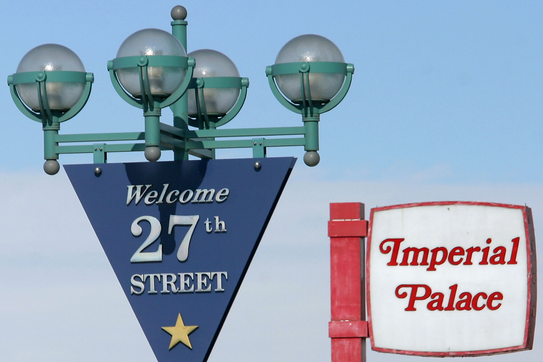 Last trace of Imperial Palace disappears as iconic sign comes down