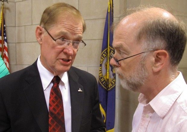 Sen. Tom Carlson enters governor race