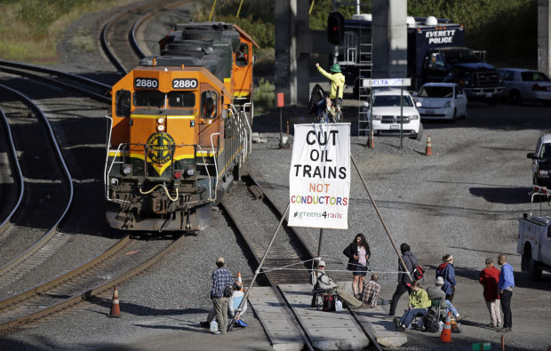 Protesters arrested after blocking BNSF oil train