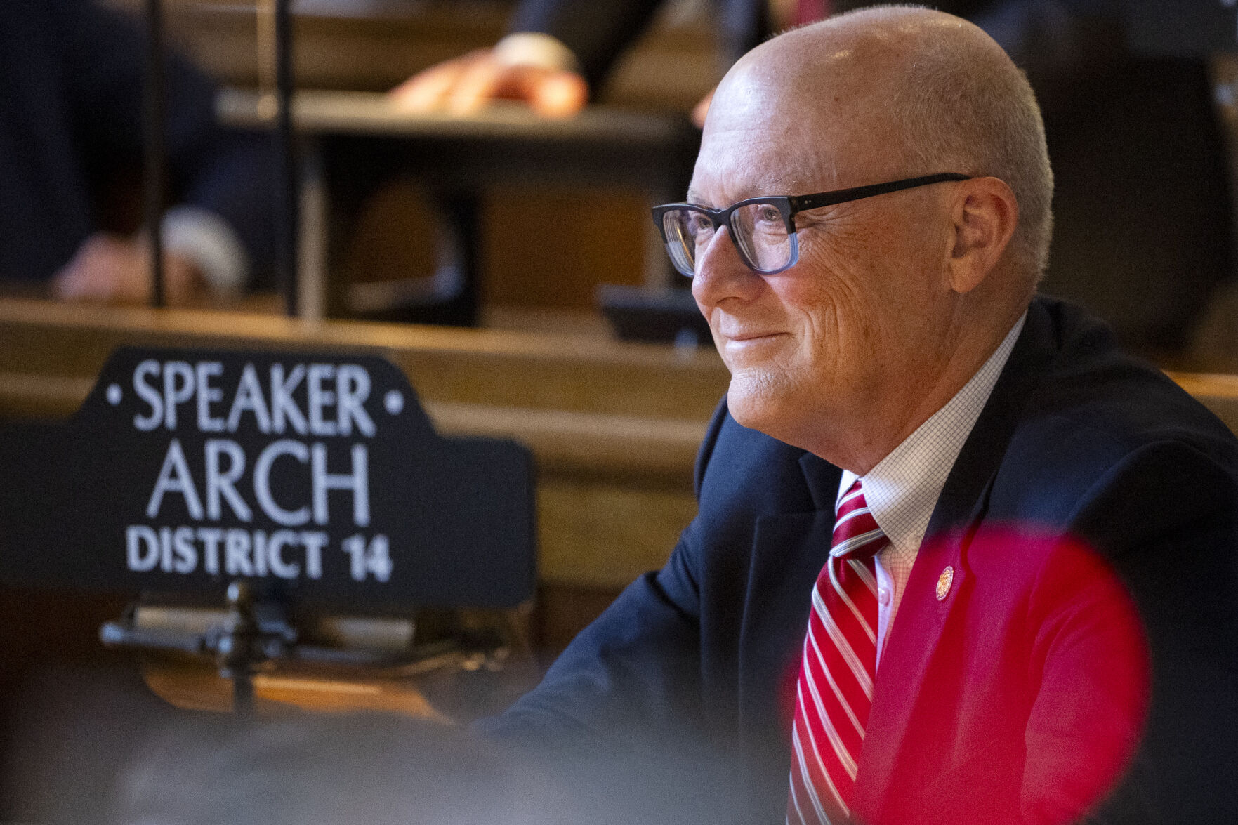 Nebraska Legislature opens with $471M budget gap