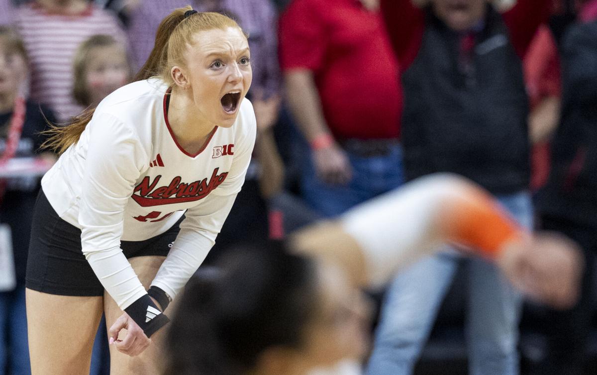 Nebraska volleyball's winning streak reaches 16 with sweep of Illinois