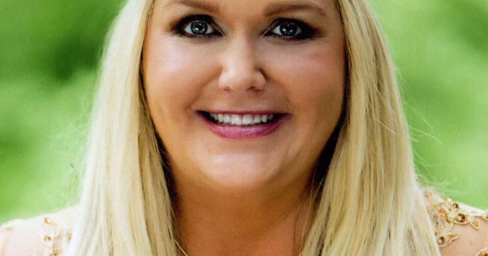 Her Supreme Majesty visits Naphis Temple