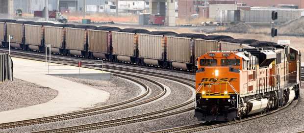 Two-person train crews necessary for safety, lawmakers say