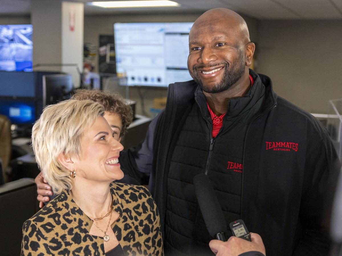 Lincoln dispatcher helps former Husker's wife save his life