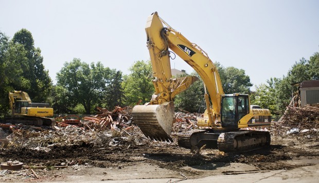 UNL's Ferguson Hall torn down to make way for green space