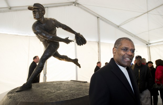 Bob Gibson statue unveiled