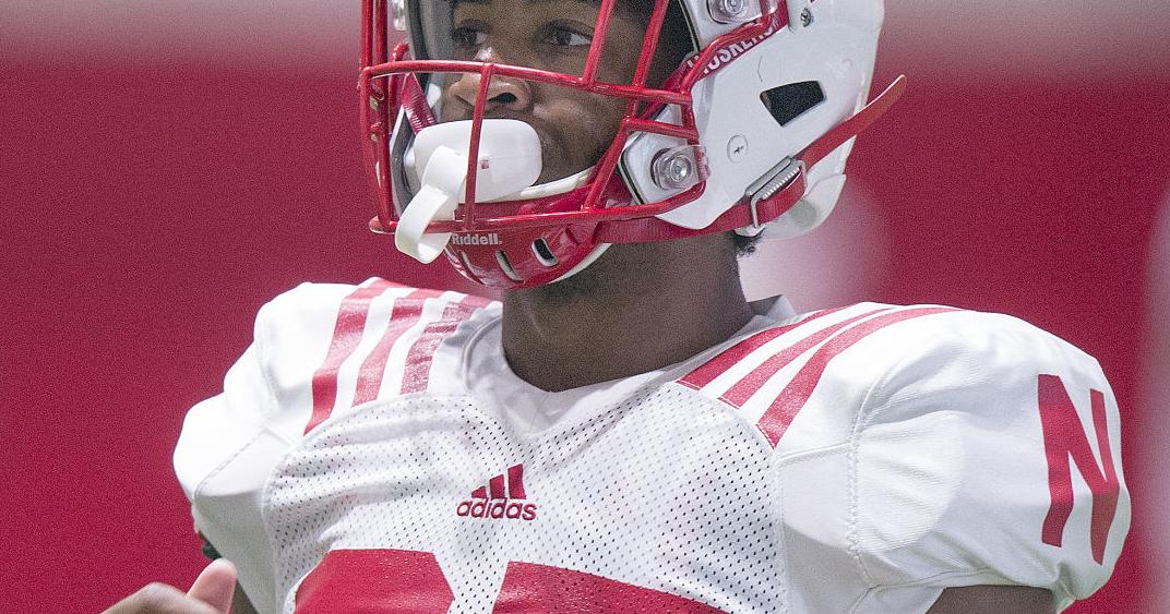 Steven M. Sipple: As backfield mates grab spotlight, speedy Bell ...