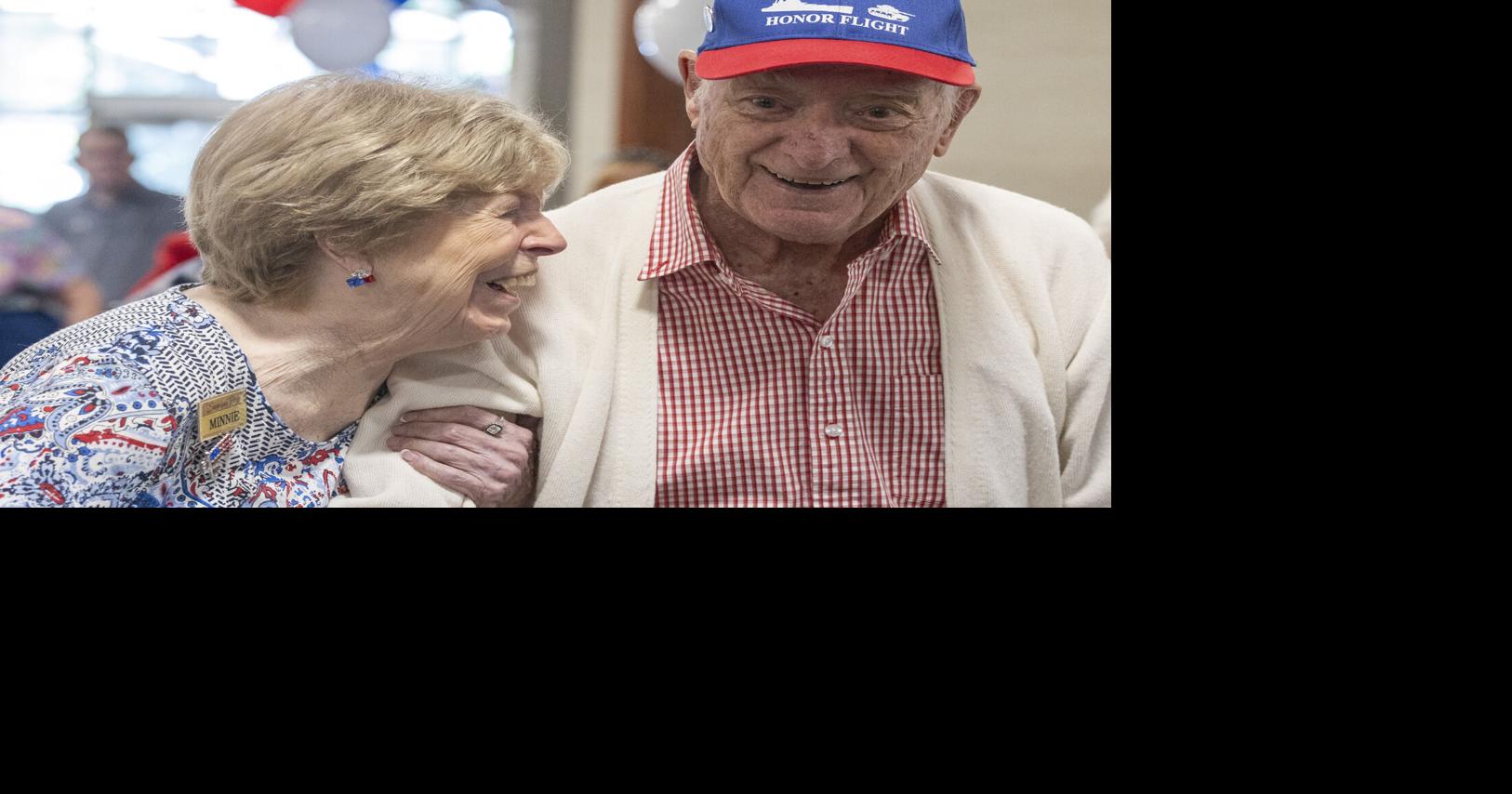 104-year-old WWII vet gets hero's welcome at Lincoln retirement home