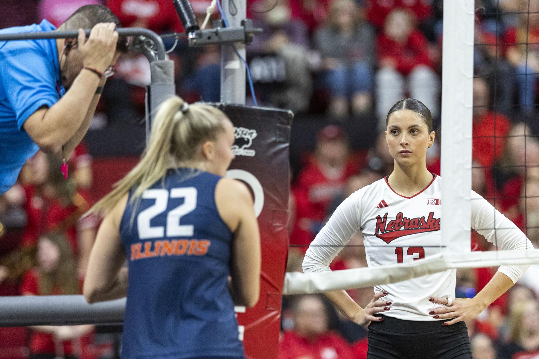 Nebraska volleyball's winning streak reaches 16 with sweep of Illinois