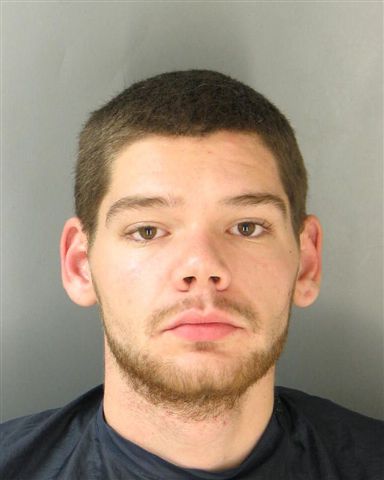 Lincoln officers see alleged shoplifter run from store