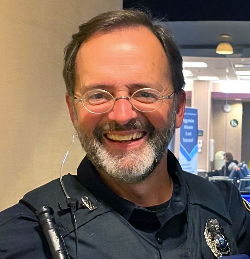Former Lincoln Police and FBI officer Jeff Howard retires