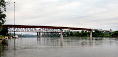 Floods delay but can't stop completion of new Rulo bridge over Missouri ...