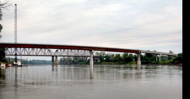 Floods delay but can't stop completion of new Rulo bridge over Missouri ...