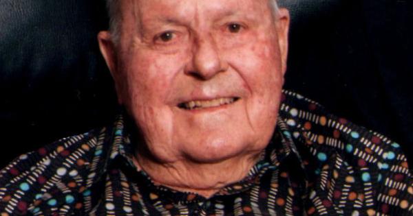 Bob Wanek, banker and furniture store founder, dead at 84